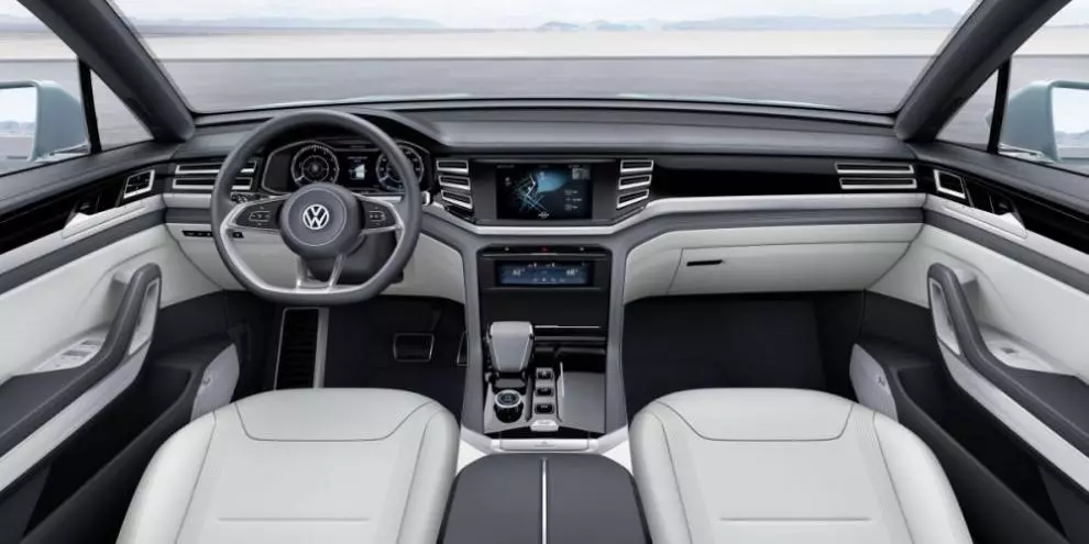 Volkswagen Cross Coupe GTE interior