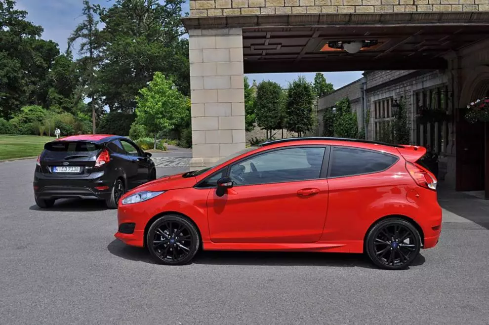 Ford inoparura Fiesta Red uye Black Edition