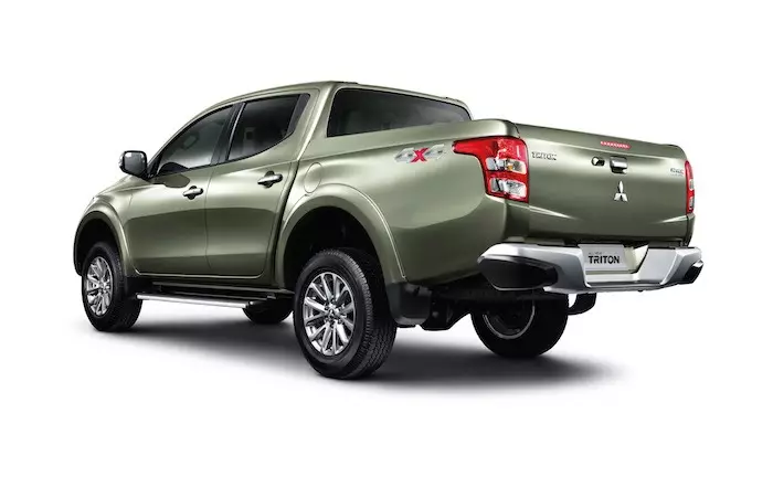 Mitsubishi L200 2015