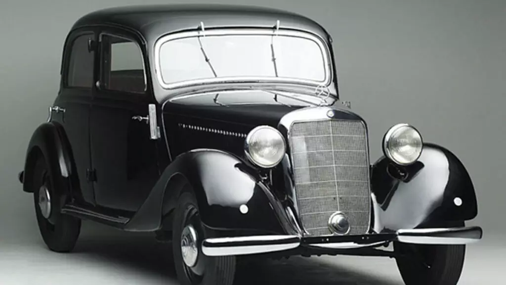 Este modelo, comercializado entre 1949 e 1955, foi o coche que popularizou os motores diésel en Europa. En concreto, o Mercedes-Benz 170D, que se converteu no primeiro coche que xurdiu despois da Segunda Guerra Mundial en equipar un motor diésel.