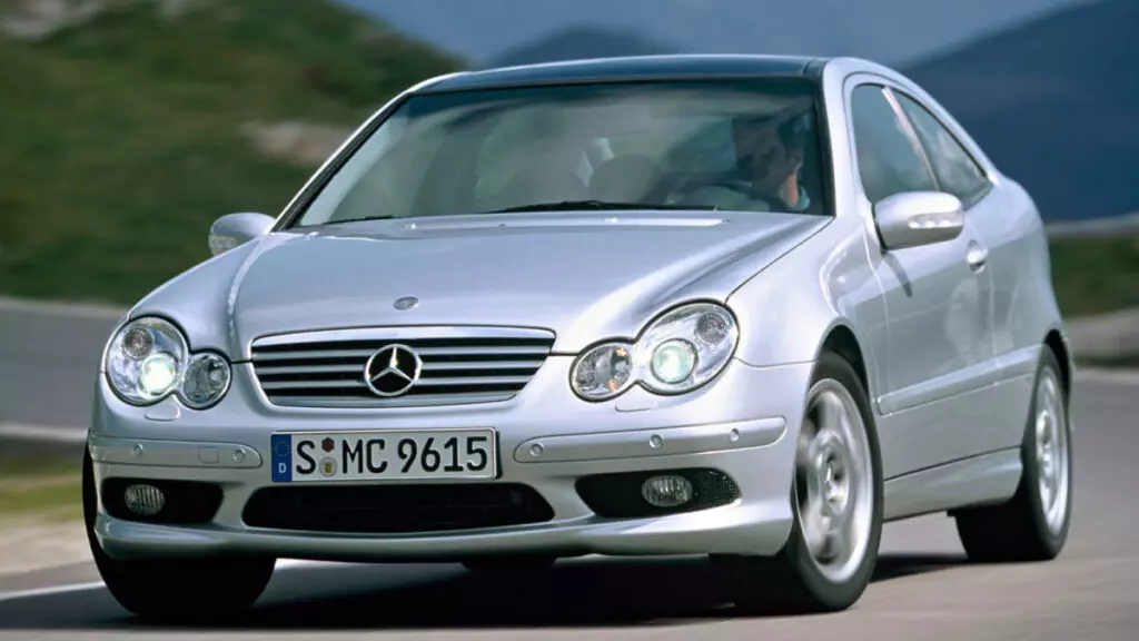 O Mercedes C30 CDI, que se vendeu con carrocerías SportCoupé, Saloon e Estate, foi o único AMG diésel da historia.