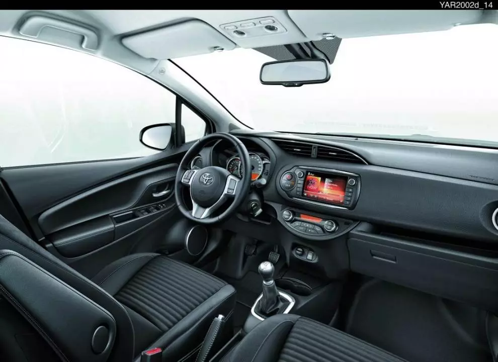 Toyota Yaris 2014, interior