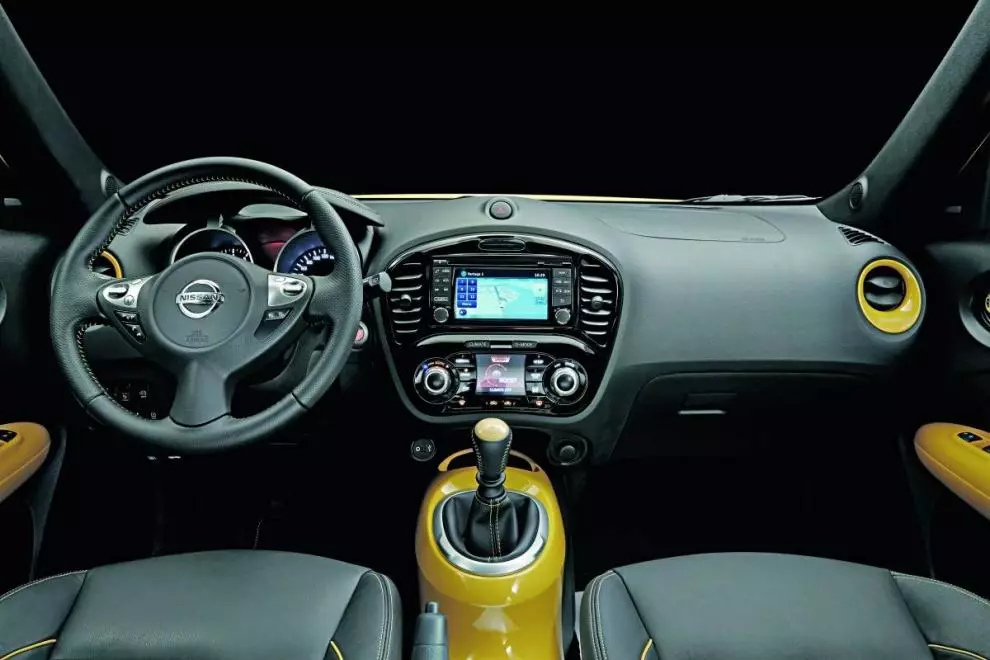 Nissan Juke 2014, interior