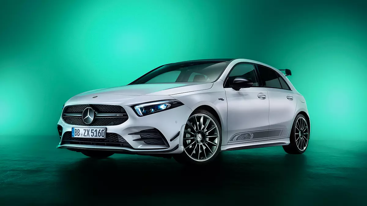 De nieuwe speciale serie ''Edition 55'' bereikt de Mercedes-AMG A 35 en CLA 35