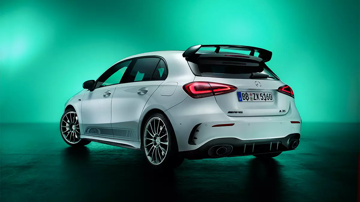 Den nya specialserien ''Edition 55'' når Mercedes-AMG A 35 och CLA 35