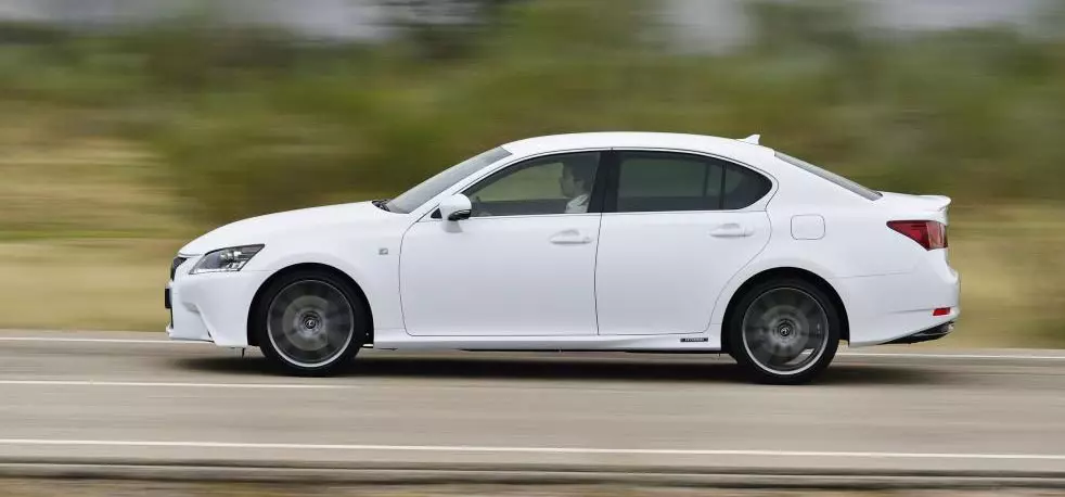 Lexus GS 300h: آلمانی ها را بررسی کنید 30112_3