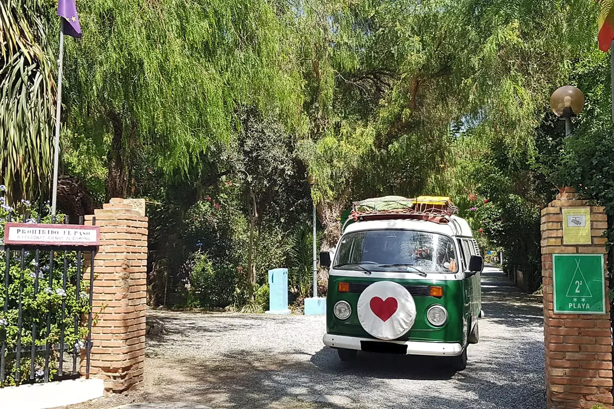 Laluan motorhome di sepanjang Pantai Tropika Granada