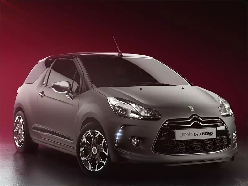 Citroën DS3 Cabrio l’Uomo Vogue: Inchomhshóite d’fhir