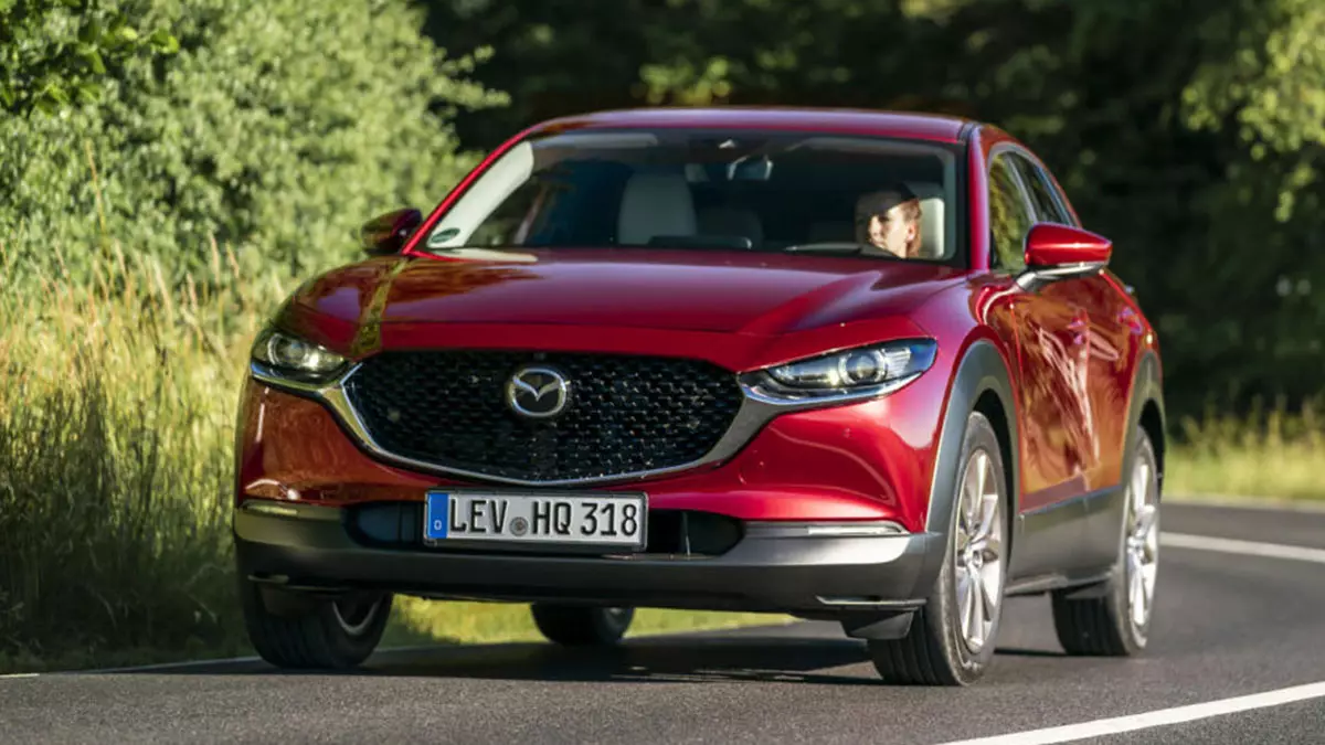 Auto's te koop in april: de Mazda CX-30 daagt alle compacte SUV's uit, voor € 24.025, met 5 jaar garantie, verzekering en 3 onderhoudsbeurten!