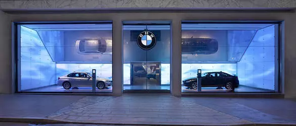 BMW-ի դիլեր Փարիզի Ջորջ v պողոտայում