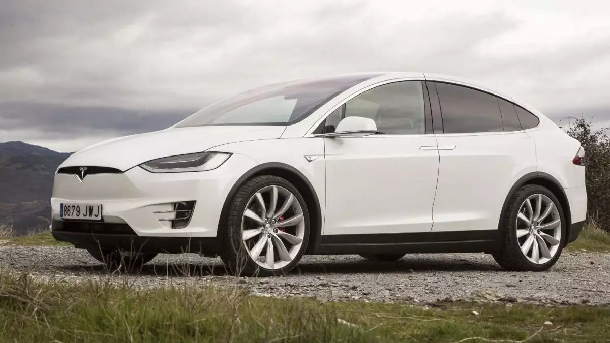 Tesla återkallar mer än 50 000 fordon som... inte respekterar stoppskylten!