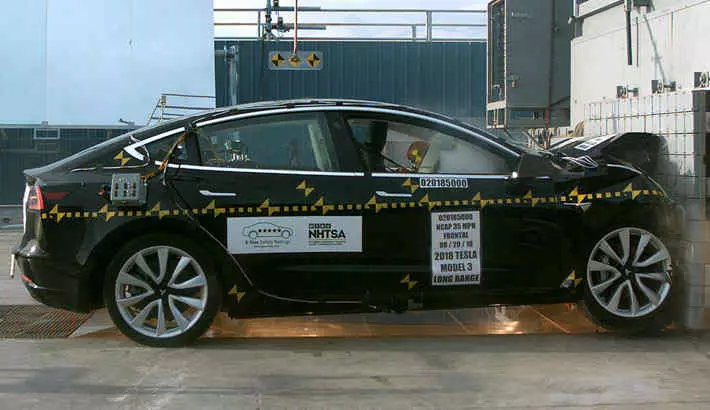 Tesla Model 3: a világ legbiztonságosabb járműve az NHTSA szerint