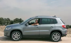 Renault Koleos 2.0 DCI 150 4x4 DYN။ vs. Volkswagen Tiguan 2.0 TDI 140 CV Motion