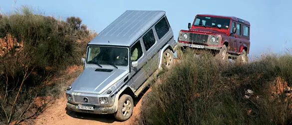 mercedes g luokka vs land rover puolustaja 110