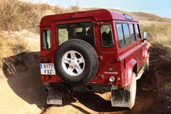 mercedes-g-class-vs-land-rover-defender-31