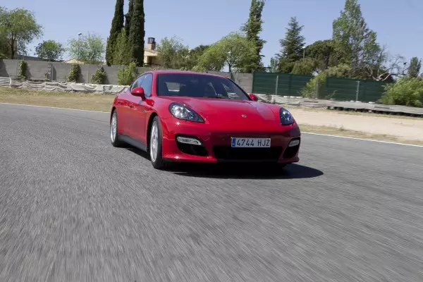 2012 10 31 IMG 2012 10 31 211554 marta suria tests the porsche panamera gts 01