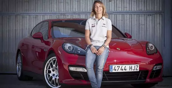 marta suria waxay tijaabisay porsche panamera gts 15