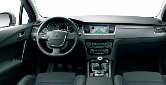 Peugeot 508 (2011) 2.0 HDI सक्रिय आन्तरिक