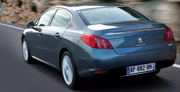 Peugeot 508 (2011) 2.0 HDI Aktiva malantaŭo