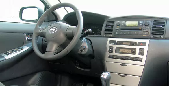 Toyota Corolla 2.0 (2004) D4-D Inner Sun1