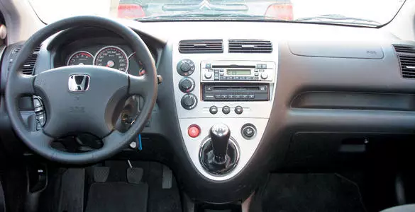 Honda Civic 1.7 CTDI ES ინტერიერი