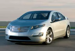 Chevrolet Volt (la benzinmotoro helpas la elektran)