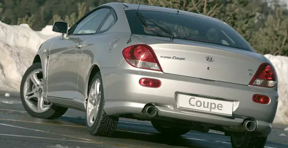 Hyundai 2.0 (2005) 16V Coupé posteriore