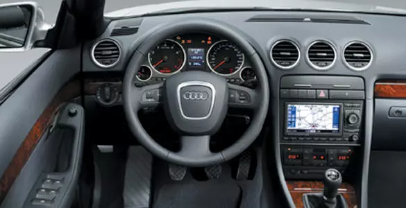 Audi-a4-cabrio-2005-20-tfsi-інтэр'ер