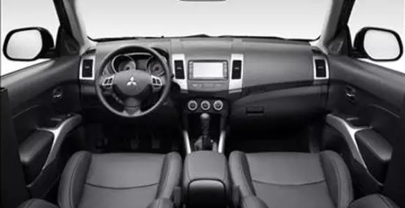 Mitsubishi Outlander Interior