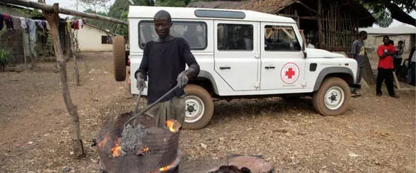 Land Rover pẹlu Red Cross ati Red Cescent