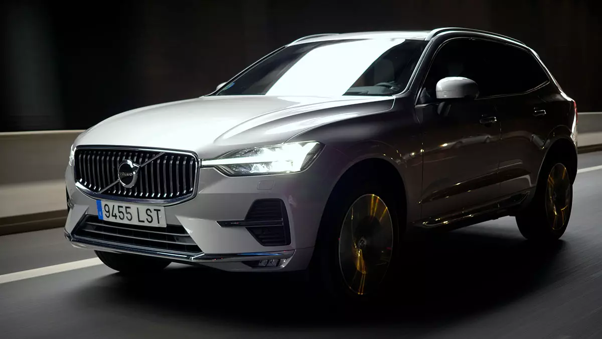 Volvo XC60 tấn công Mercedes-Benz GLC mới: giảm giá € 11,248 ... với nhãn ECO và được trang bị rất tốt!