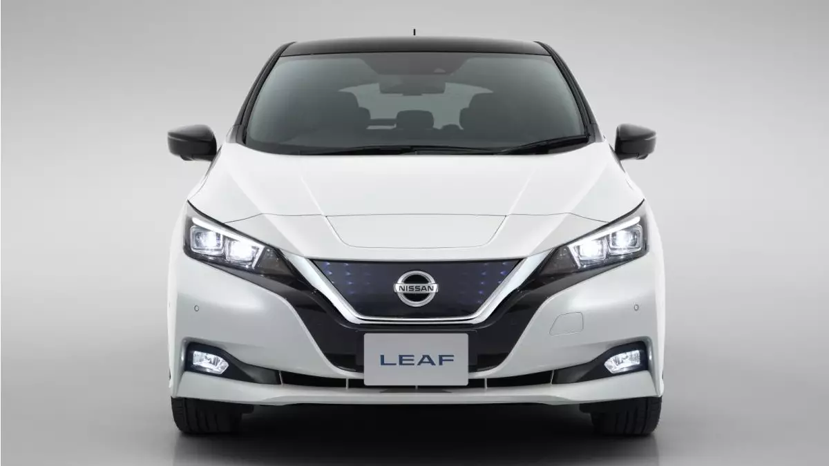 Nissan Leaf 40 кВт сағ: 23 700 еуроға 110 кВт электрлік компакт