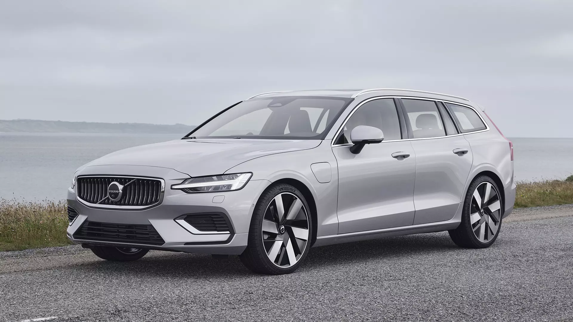 Жаңы Volvo V60 2022: эстетикалык өзгөрүүлөр... жана Испаниянын жаңы диапазонундагы баалар!