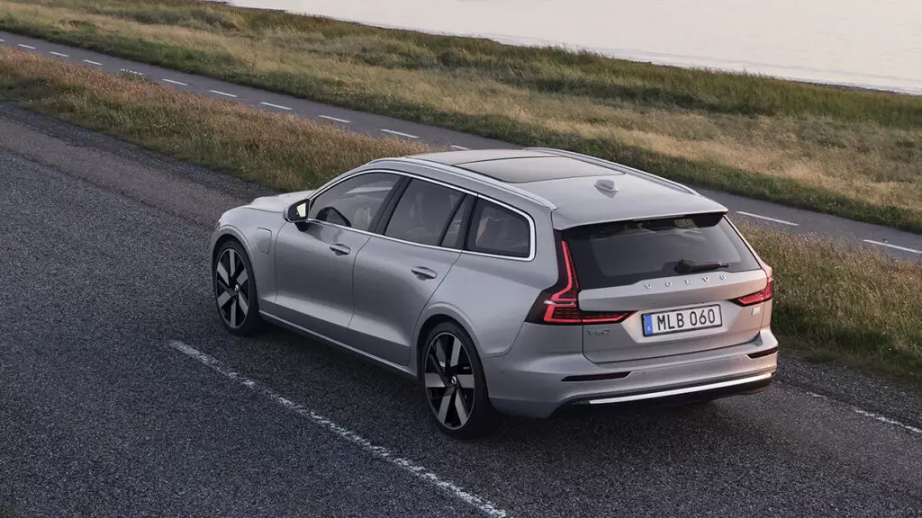 volvo v60 t8 перезарядка awd надпись 6 1