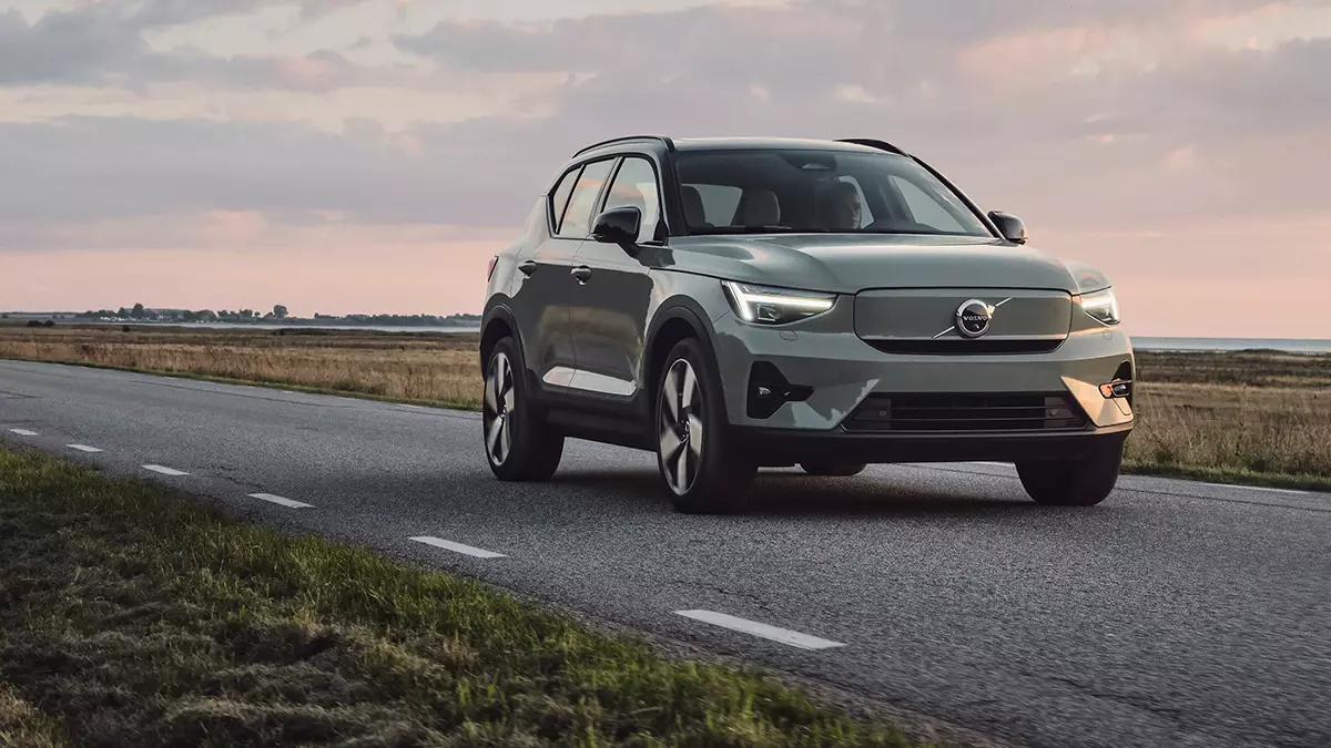 Volvo диапазонундагы жаңылыктар: XC40 Recharge үчүн эстетикалык жаңыртуу жана көбүрөөк жабдуулар жана C40 Recharge жаңы варианты