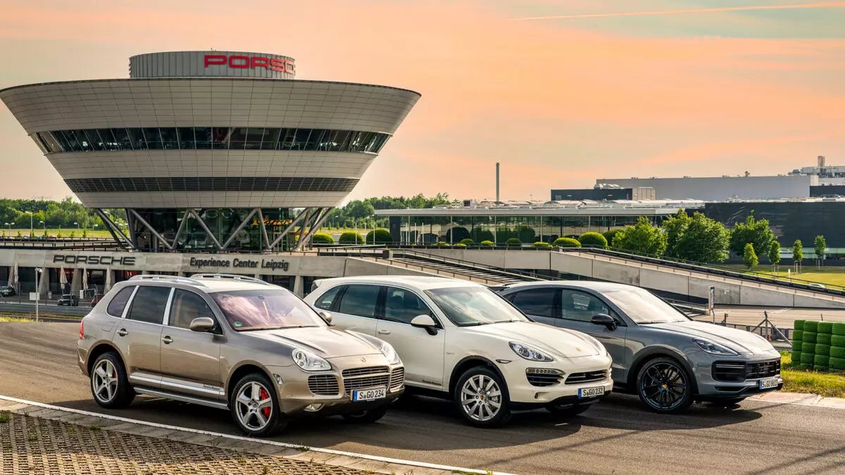 Porsche Cayenne: SUV e tummeng ea lipapali tsa Jeremane e keteka selemo sa eona sa bo20