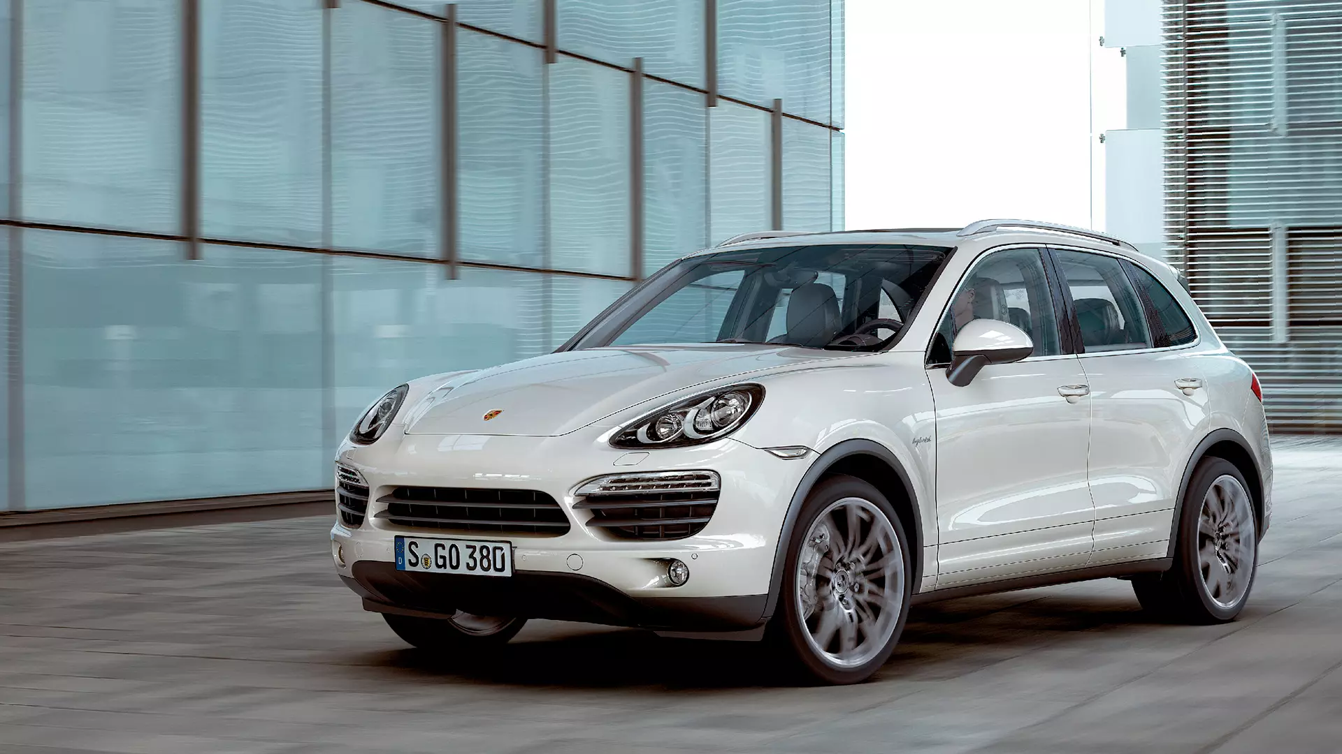 Porsche Cayenne: SUV e tummeng ea lipapali tsa Jeremane e keteka selemo sa eona sa bo20