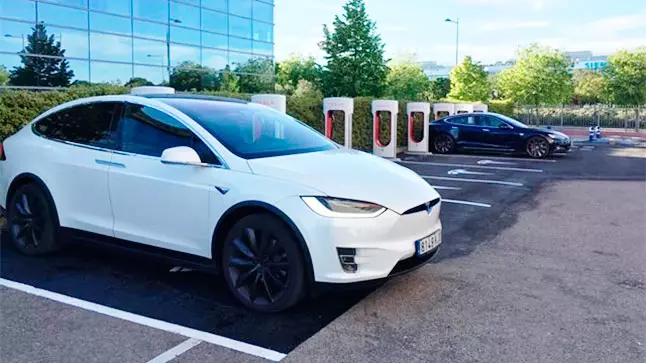 Кампанія Tesla адкрыла свой першы нагнетальнік у Мадрыдзе ў Хетафе