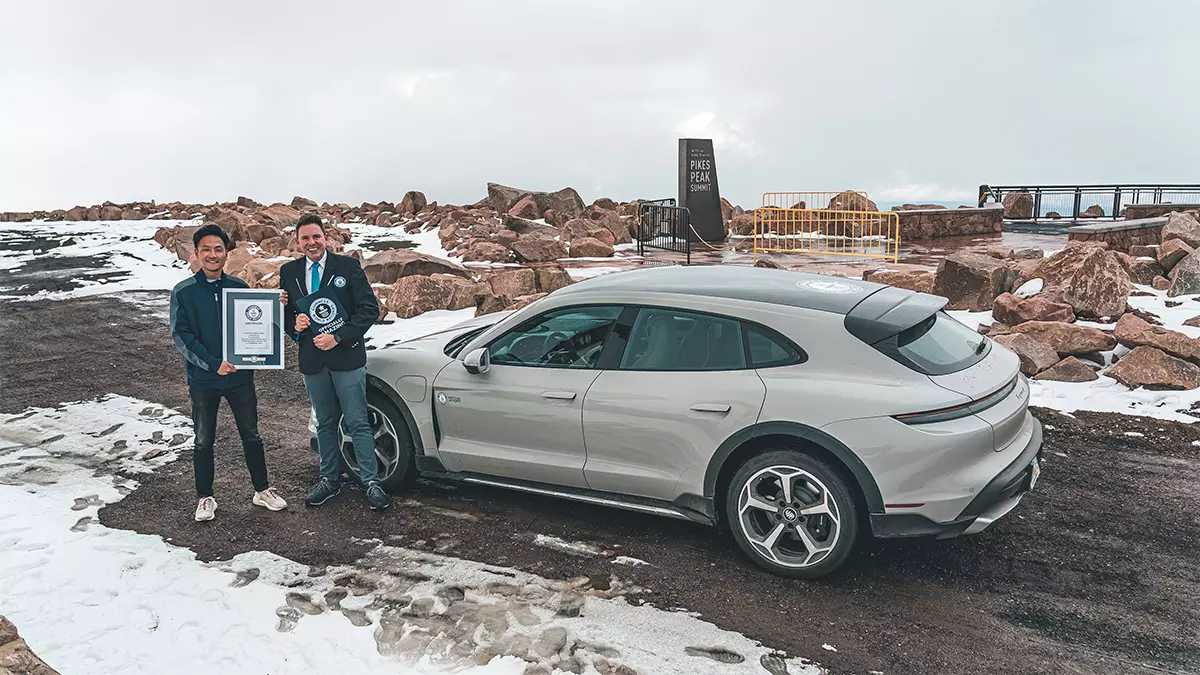 O le Porsche Taycan Cross Turismo na fa'amauina le fa'amaumauga fou a le Guinness i le mae'a ai o Pikes Peak