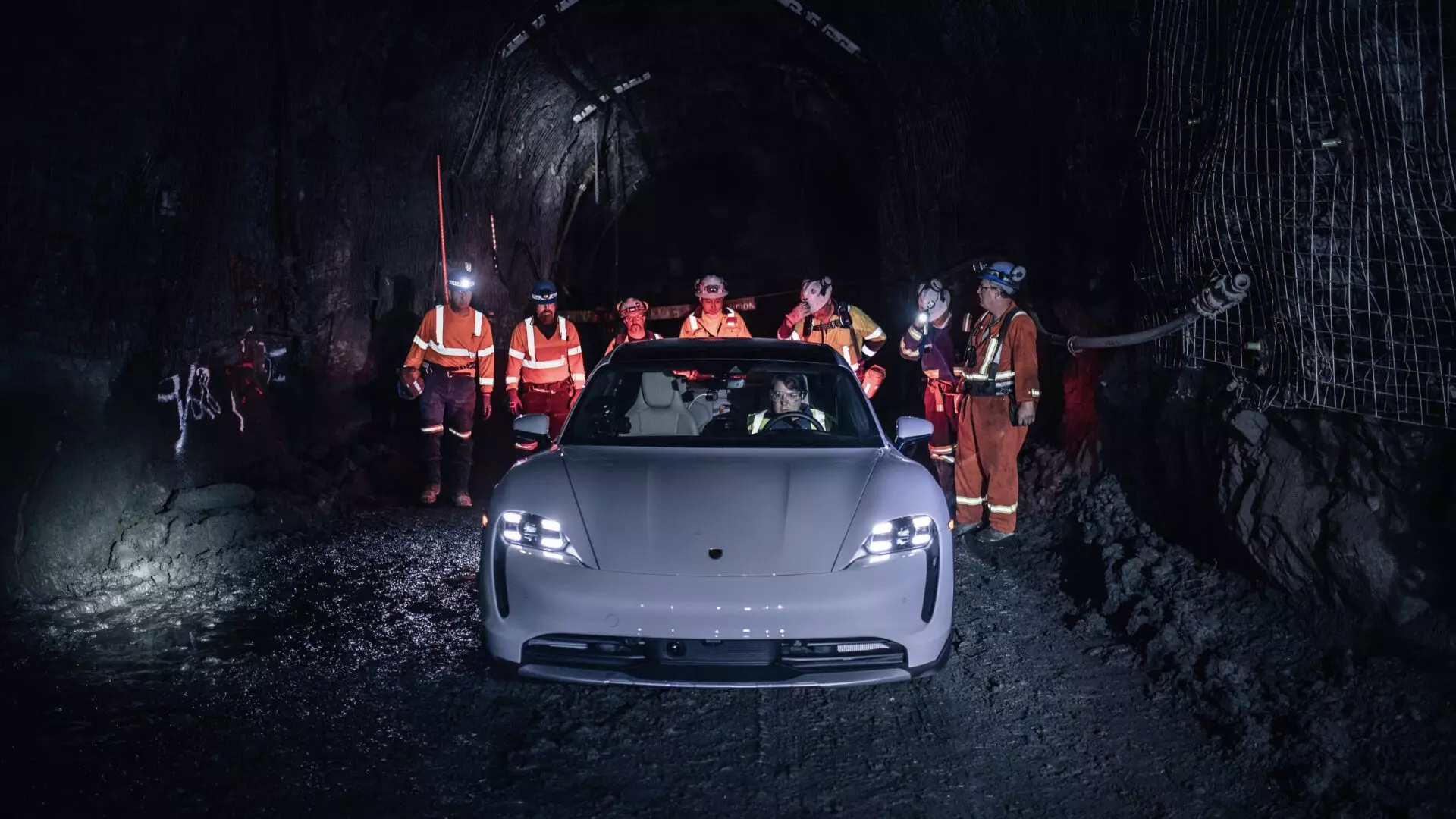 O le Porsche Taycan Cross Turismo Guinness World Record