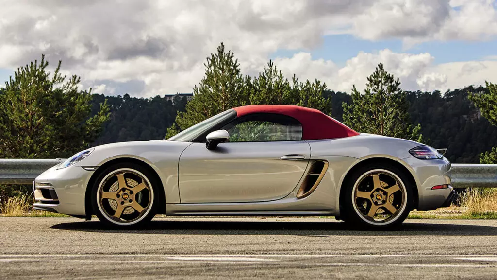 Porsche Boxster පැතිකඩ