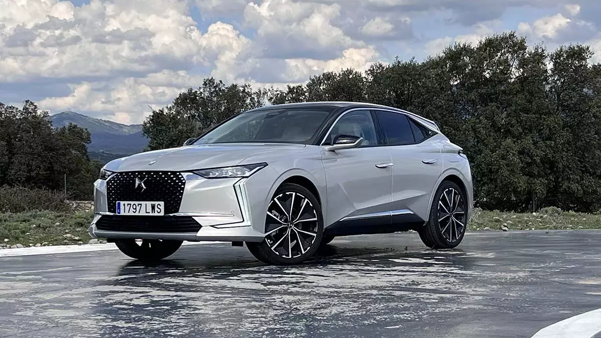 ሙከራ DS 4 E-Tense 225 የአፈጻጸም መስመር + 2022፡ የፈረንሳይ ቅንጦት