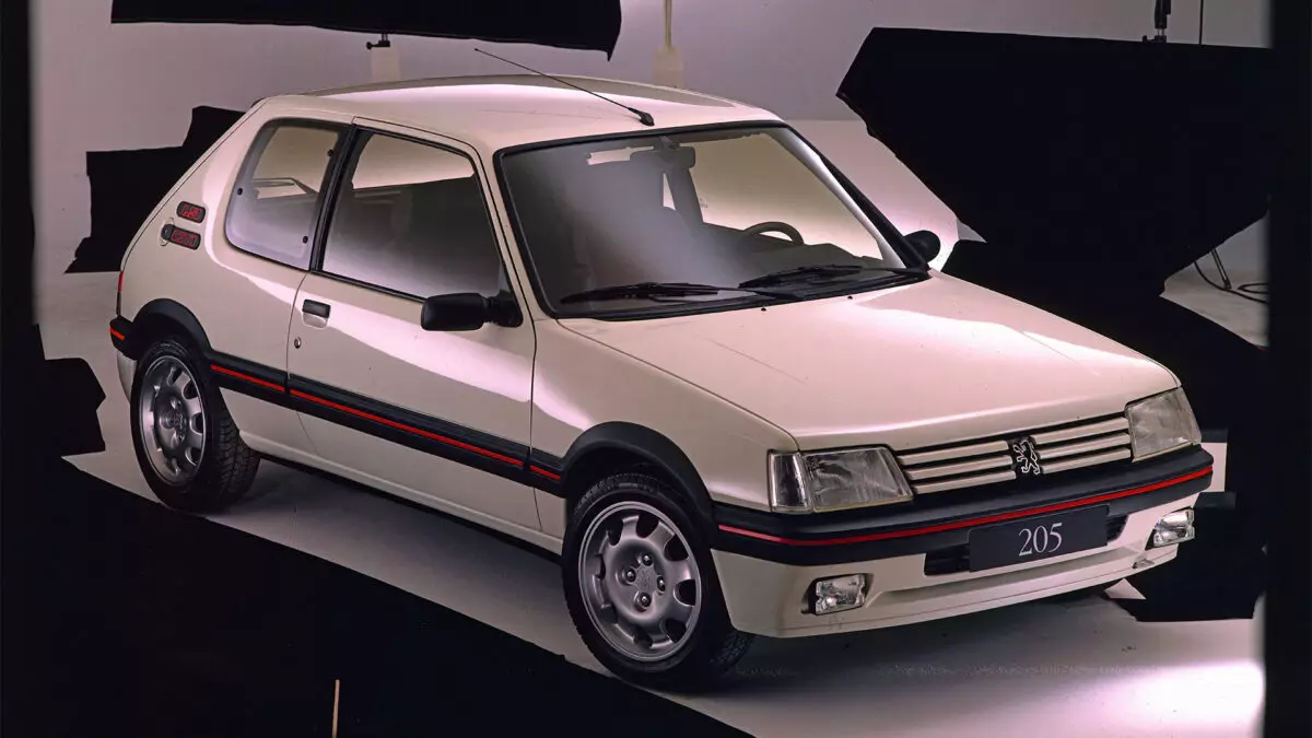 Peugeot 205-den RCZ-e çenli, Jerar Welter tarapyndan gol çekilen dizaýn diliniň gelip çykyşy