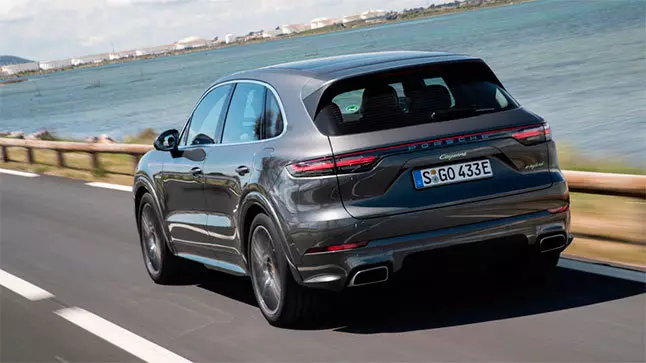 Kuyesa koyamba kwa Porsche Cayenne E-Hybrid 2018