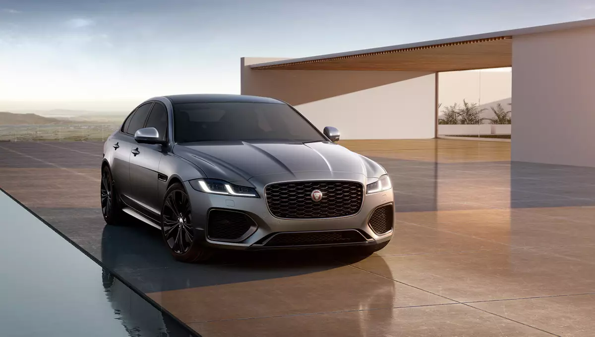 Jaguars XE- och XF-serie blir uppdaterad och debuterar den nya R-Dynamic Black-finishen