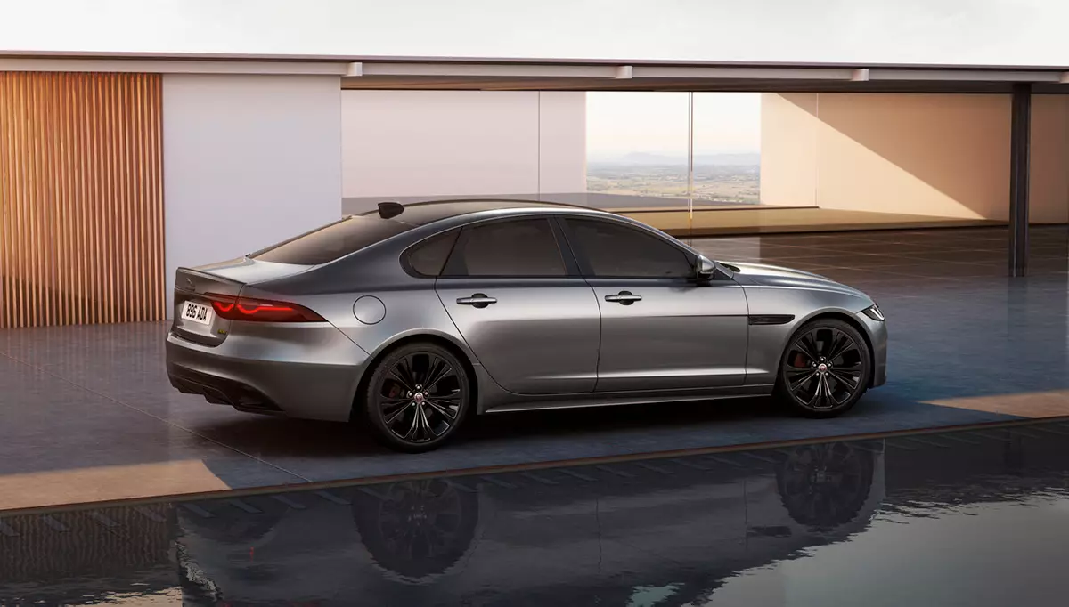 Jaguars XE- och XF-serie blir uppdaterad och debuterar den nya R-Dynamic Black-finishen