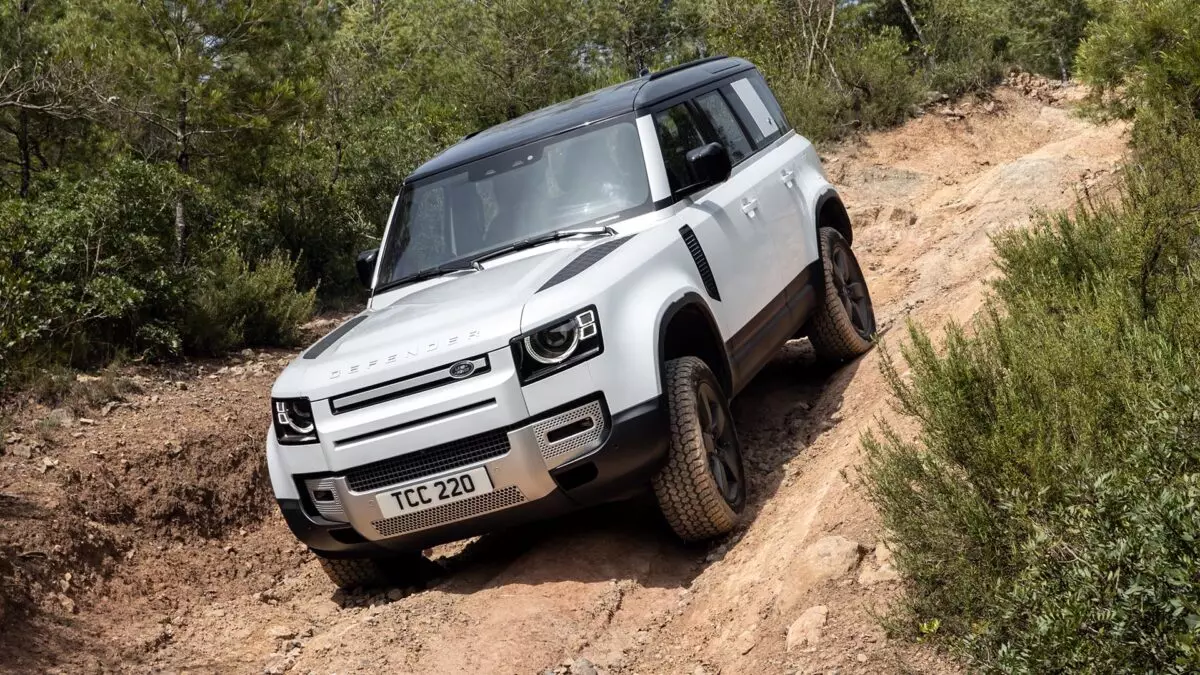 Land Rover Defender P400e PHEV