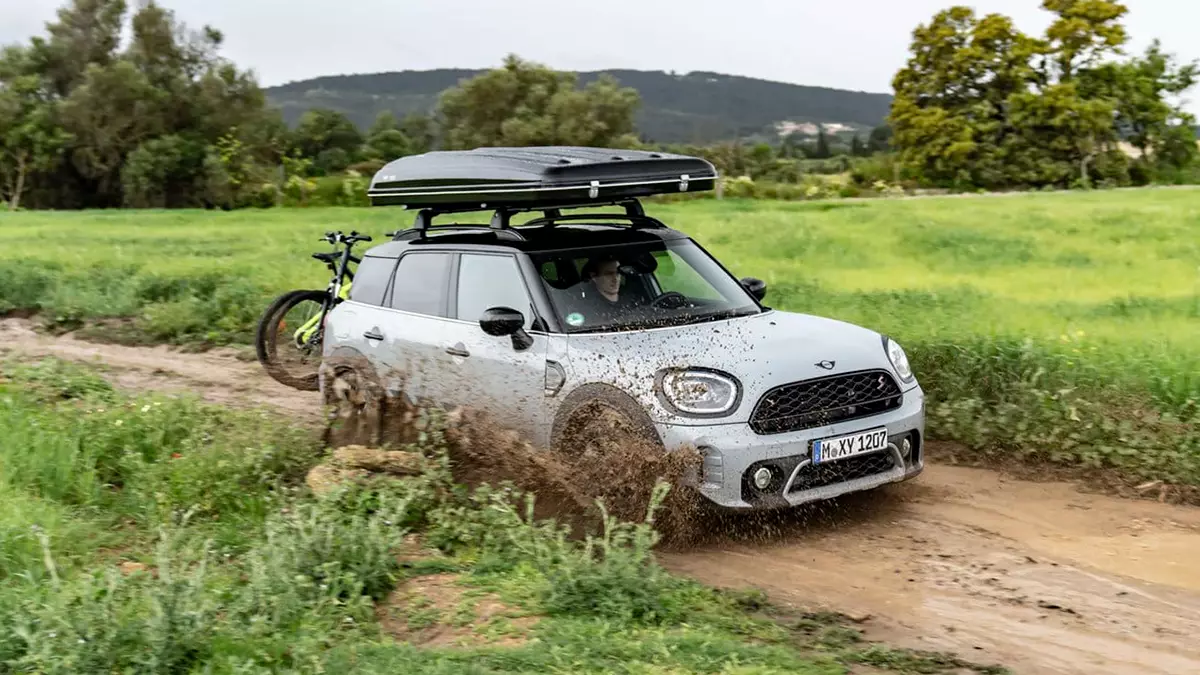 Mini Cooper S Countryman ALL4 Khatiso e sa Lebelloang