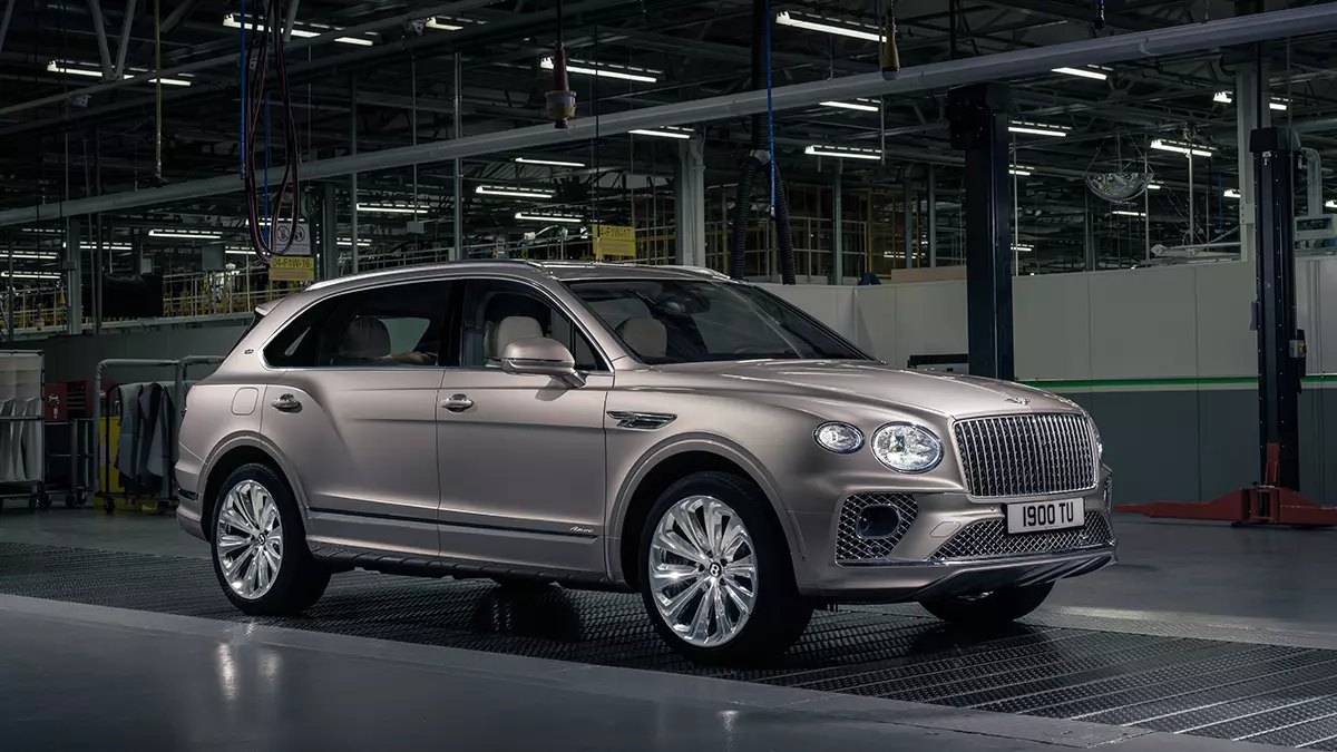 Nowy Bentley Bentayga EWB Azure First Edition: ekskluzywna edycja z długim rozstawem osi