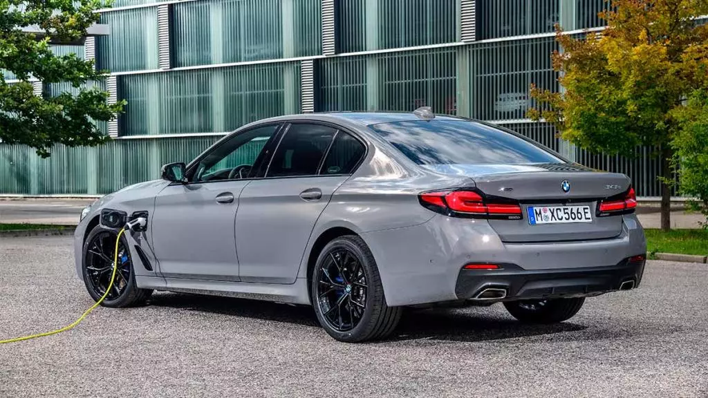 BMW 545e xDrive